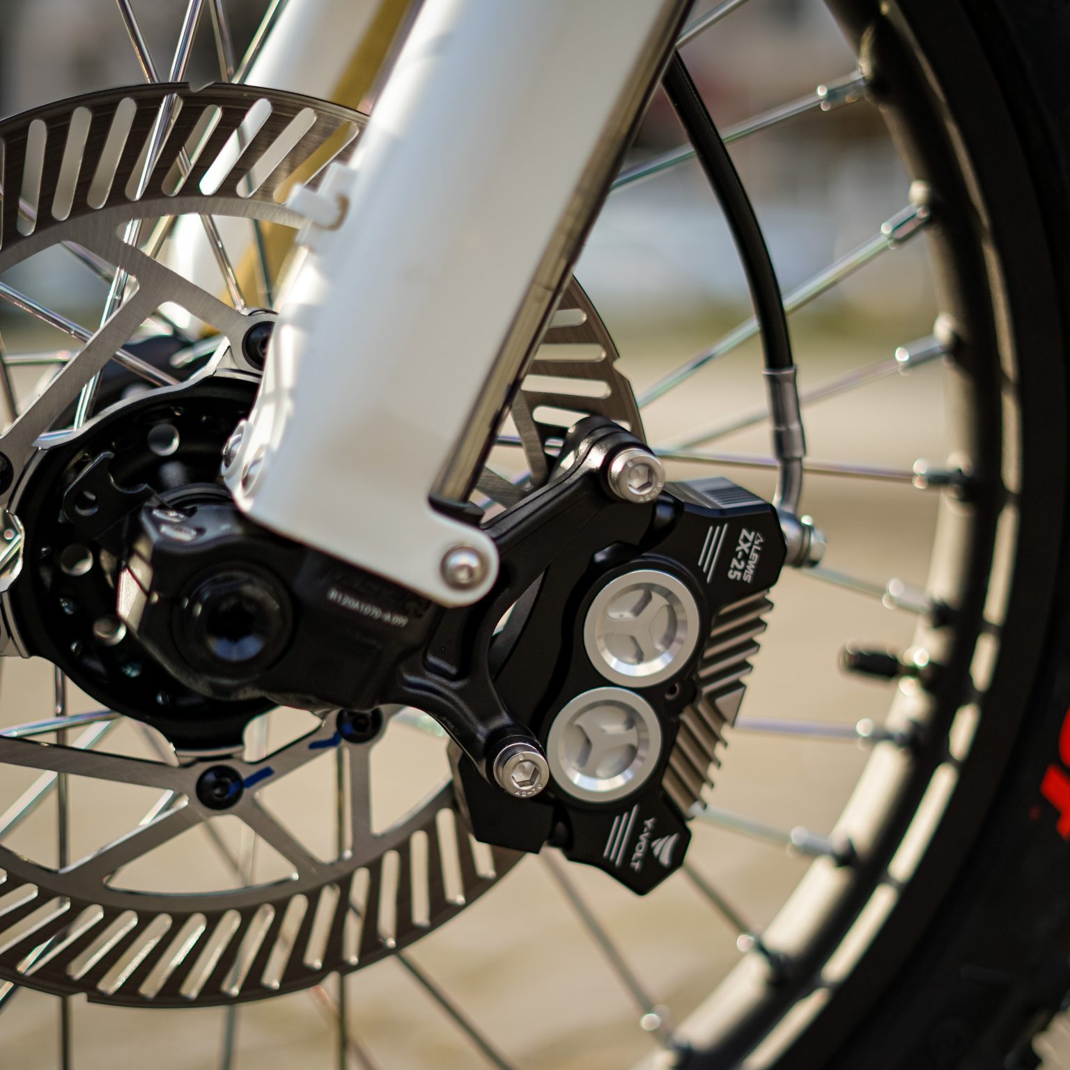 Y-VOLT Surge V - 35kW Motocykl Elektryczny - PERUN ELECTRIC